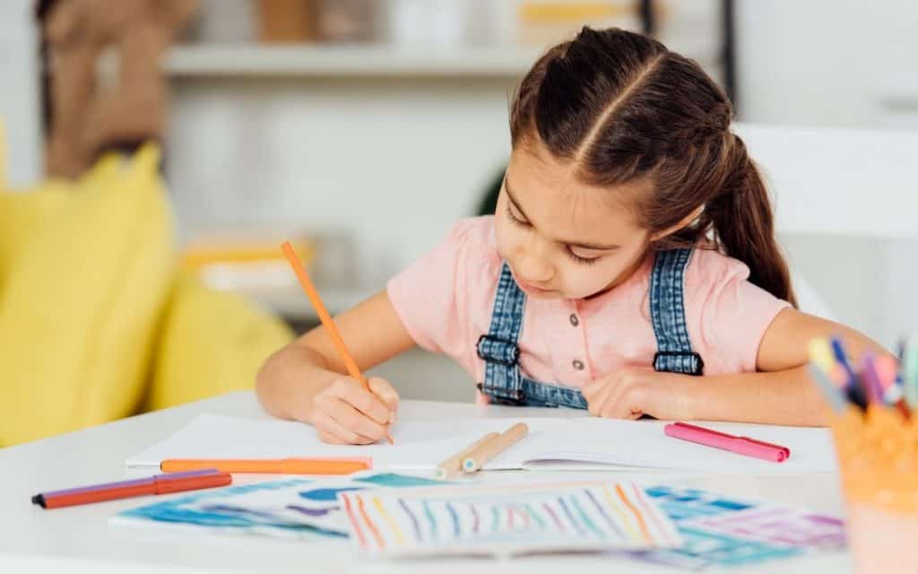 21 Screen-Free Ways to Keep Kids Busy So You Can Get Stuff Done